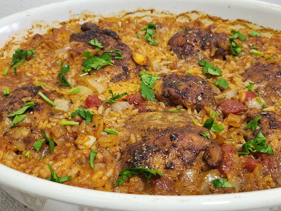 Mancare de orez cu pulpe de pui - Farfuria cu Gust - Retete culinare ...