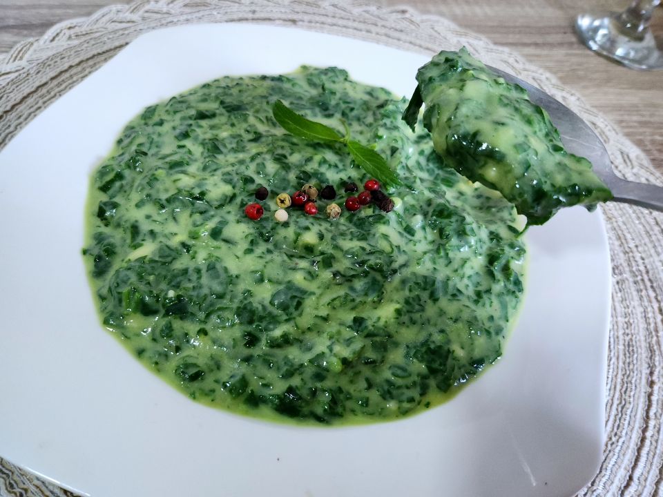 Mancare de spanac - Farfuria cu Gust - Retete culinare din intreaga lume