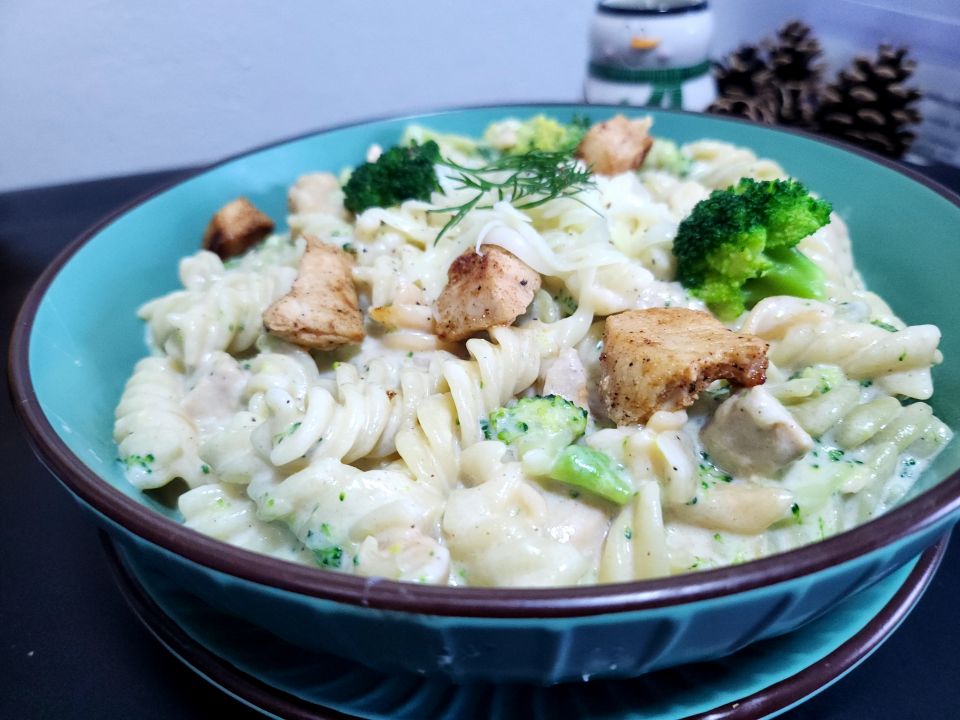 Paste cremoase cu broccoli - Farfuria cu Gust - Retete culinare din ...