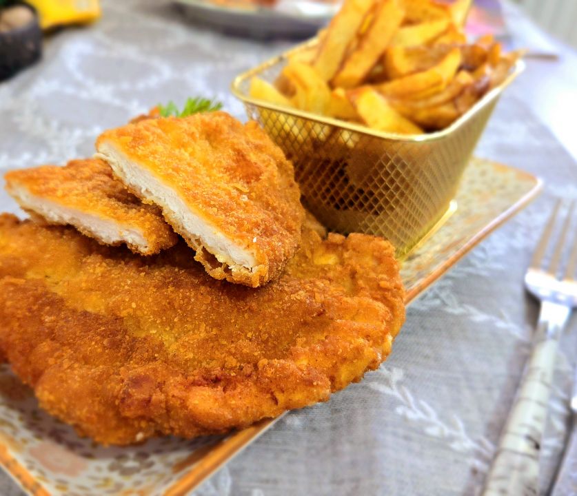 Snitel vienez din piept de pui - Farfuria cu Gust - Retete culinare din ...