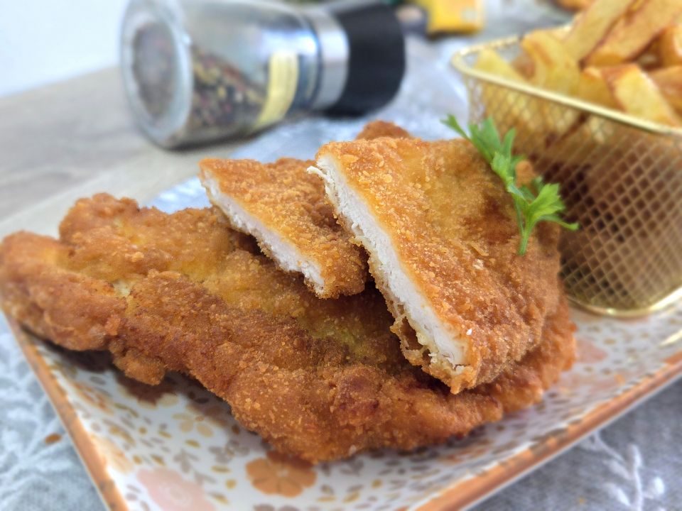 Snitel vienez din piept de pui - Farfuria cu Gust - Retete culinare din ...