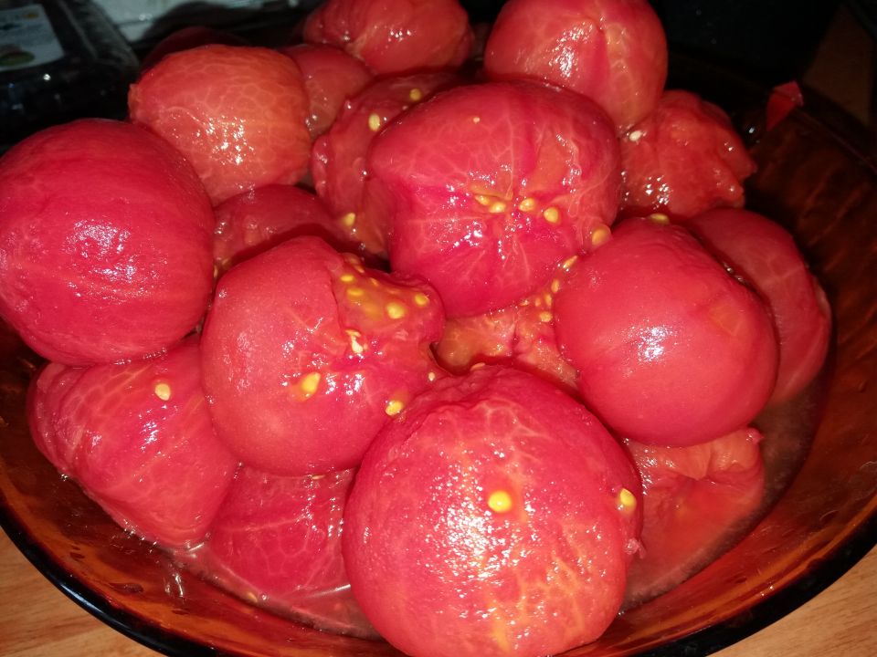 Rosii intregi in suc propriu - Farfuria cu Gust - Retete culinare din ...