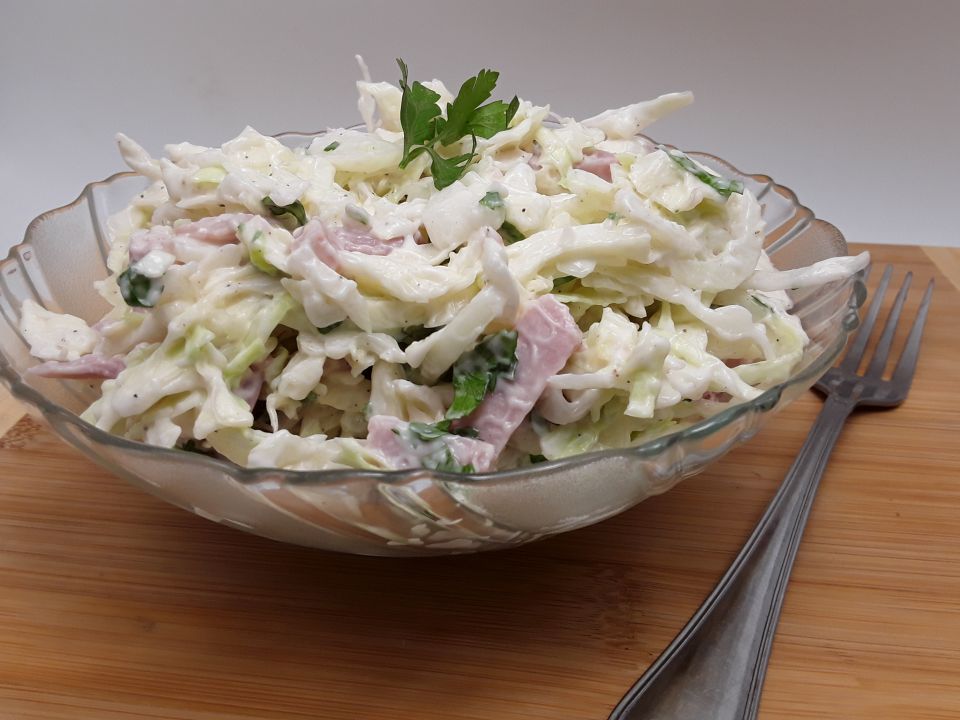 Salata de varza - Farfuria cu Gust - Retete culinare din intreaga lume