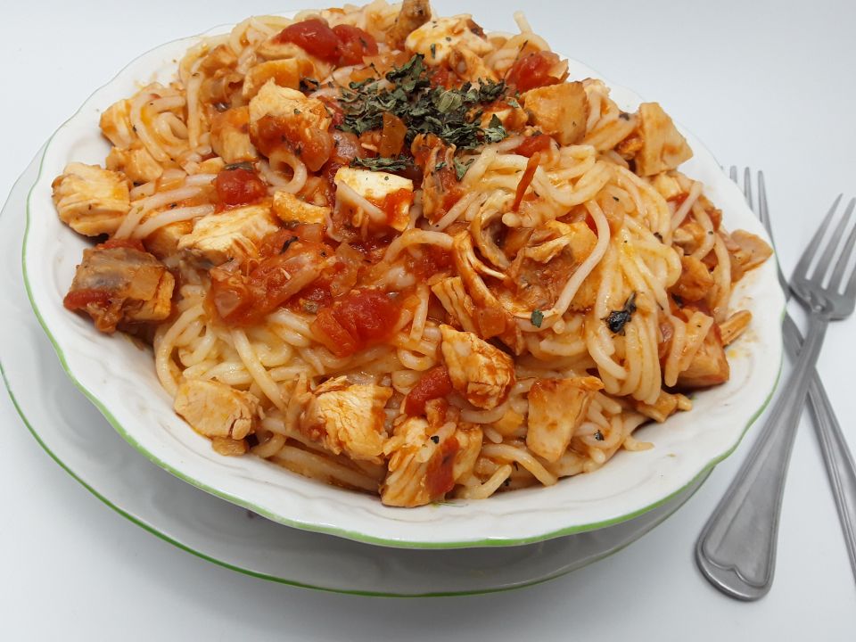 Paste cu piept de pui si busuioc - Farfuria cu Gust - Retete culinare ...