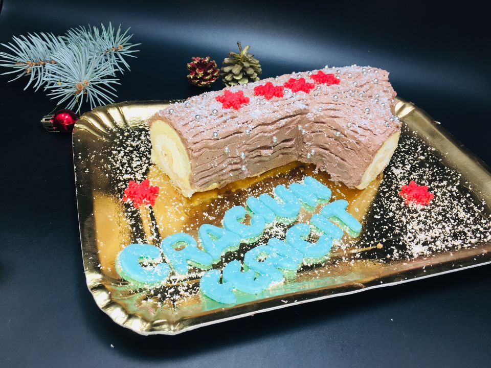 Tort Buturuga de Craciun sau Bûche de Noël - Farfuria cu Gust - Retete ...