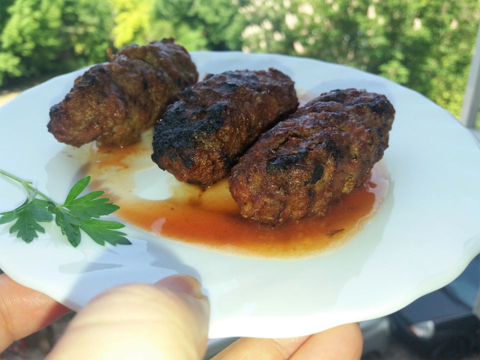 Mici din carne de porc facuti acasa - Farfuria cu Gust - Retete ...