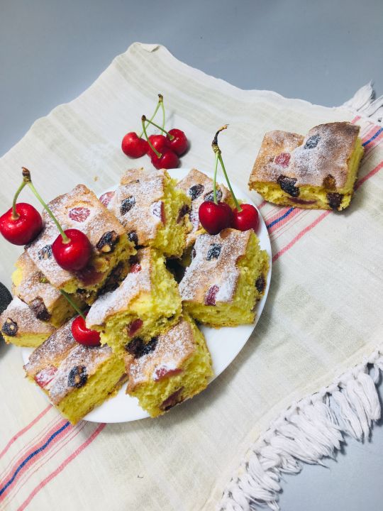 Pandispan cu cirese si ciocolata - Farfuria cu Gust - Retete culinare ...