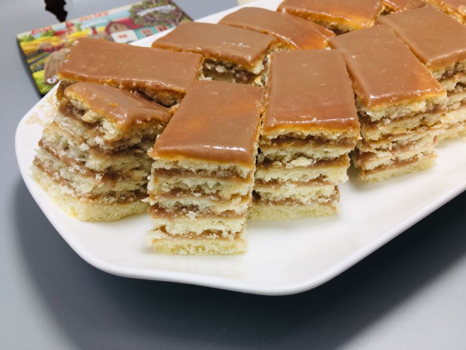 Prajitura cu foi fragede si crema de ciocolata - Farfuria cu Gust ...