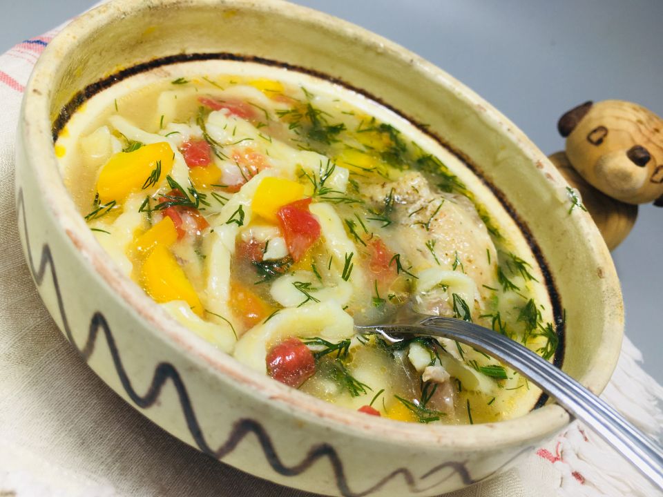 Supa de pui cu taietei de casa - Farfuria cu Gust - Retete culinare din ...