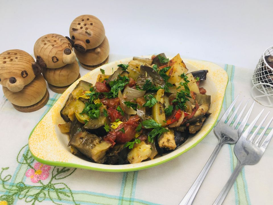 Briam- ghiveci de legume in stil grecesc - Farfuria cu Gust - Retete ...