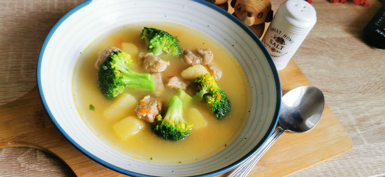 Supa de broccoli cu carne de porc - Farfuria cu Gust - Retete culinare ...