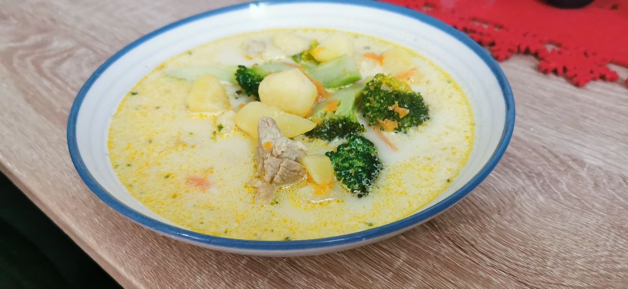 Supa de broccoli cu carne de porc - Farfuria cu Gust - Retete culinare ...