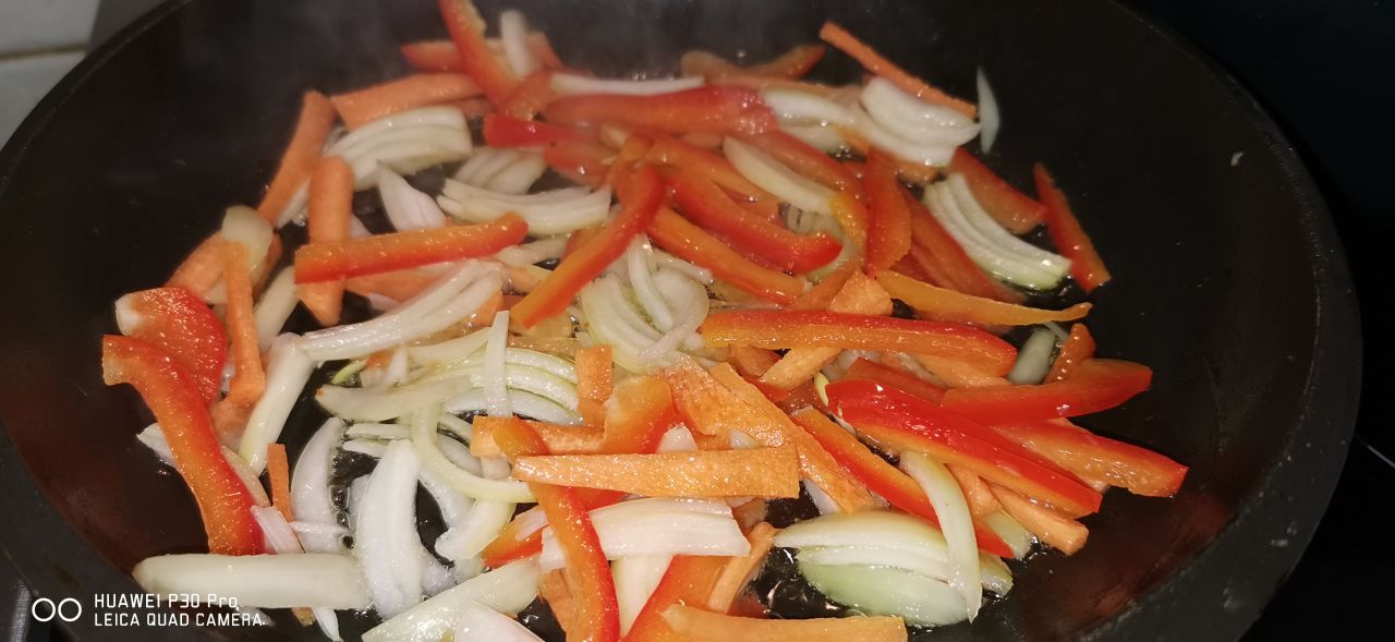 Paste chinezesti cu piept de pui - Farfuria cu Gust - Retete culinare ...