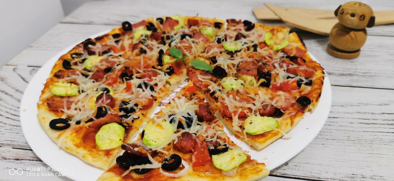 Pizza cu dovlecel - Farfuria cu Gust - Retete culinare din intreaga lume