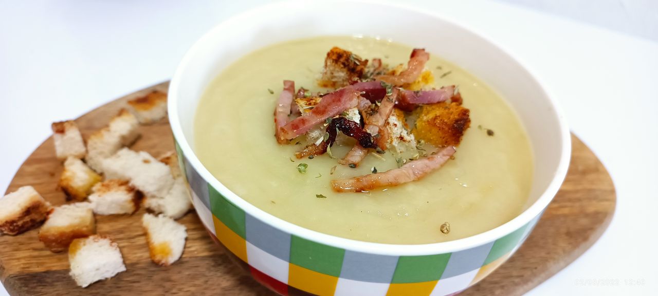 Supa crema de ceapa cu cartofi - Farfuria cu Gust - Retete culinare din ...
