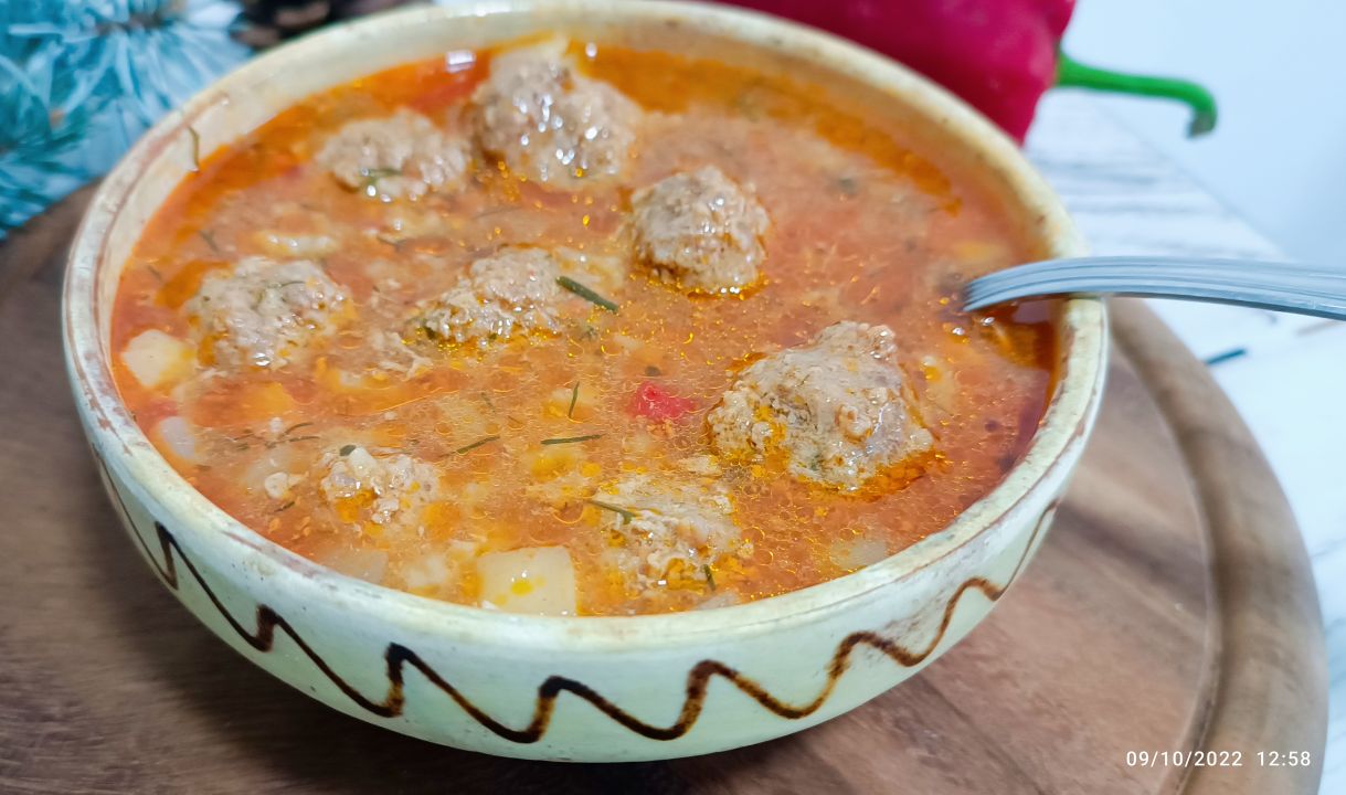 Ciorba de perisoare din carne de vita - Farfuria cu Gust - Retete ...
