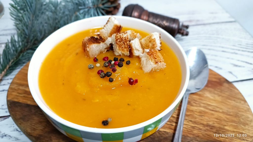 Ciorba cu oase de porc si varza acra - Farfuria cu Gust - Retete ...