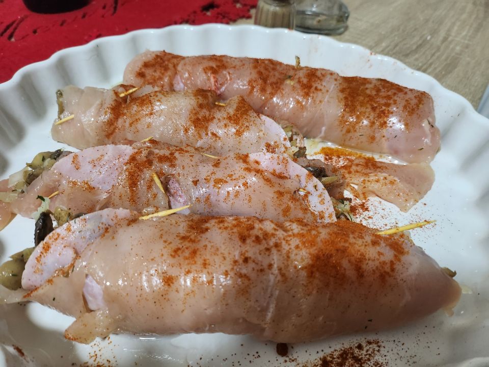 Rulada din piept de pui cu ciuperci - Farfuria cu Gust - Retete ...