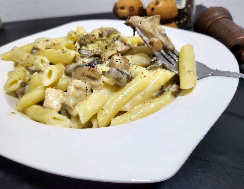 Paste Alfredo - Farfuria cu Gust - Retete culinare din intreaga lume