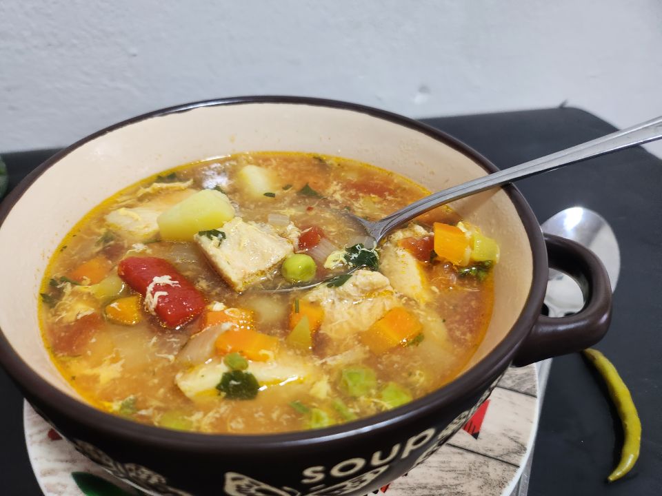 Ciorba de pui cu ou batut - Farfuria cu Gust - Retete culinare din ...