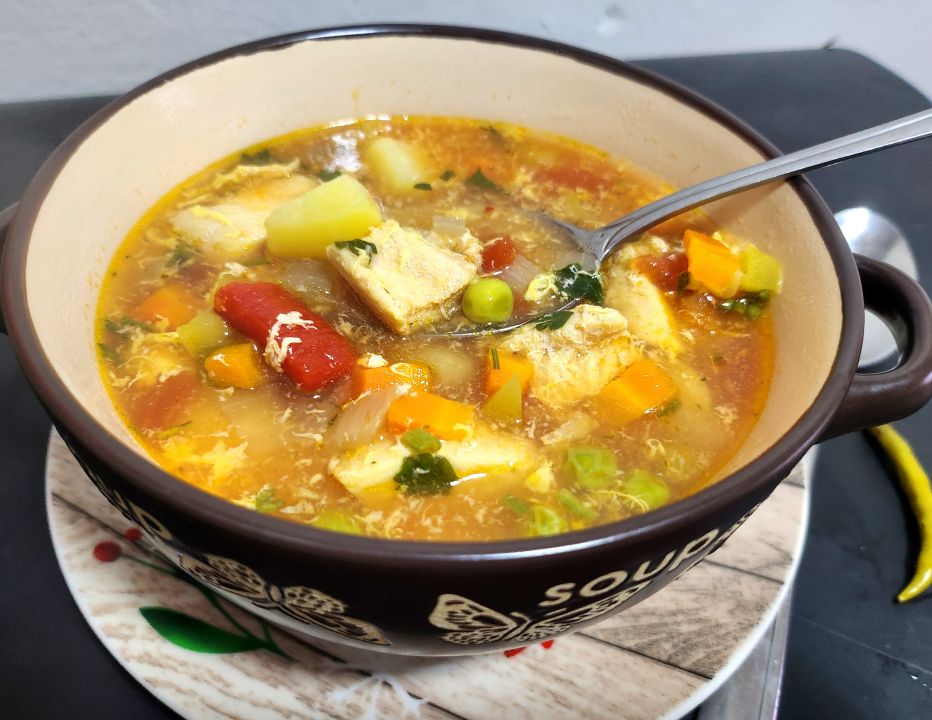 Ciorba de pui cu ou batut - Farfuria cu Gust - Retete culinare din ...