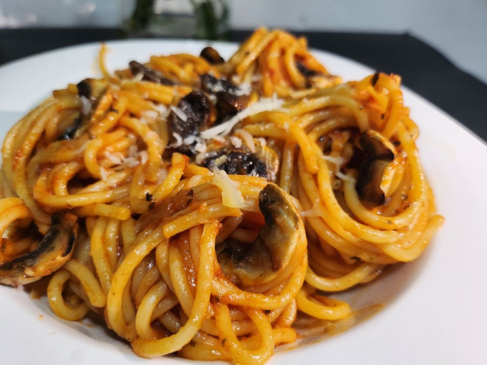 Paste cu sos de rosii si ciuperci - Farfuria cu Gust - Retete culinare ...