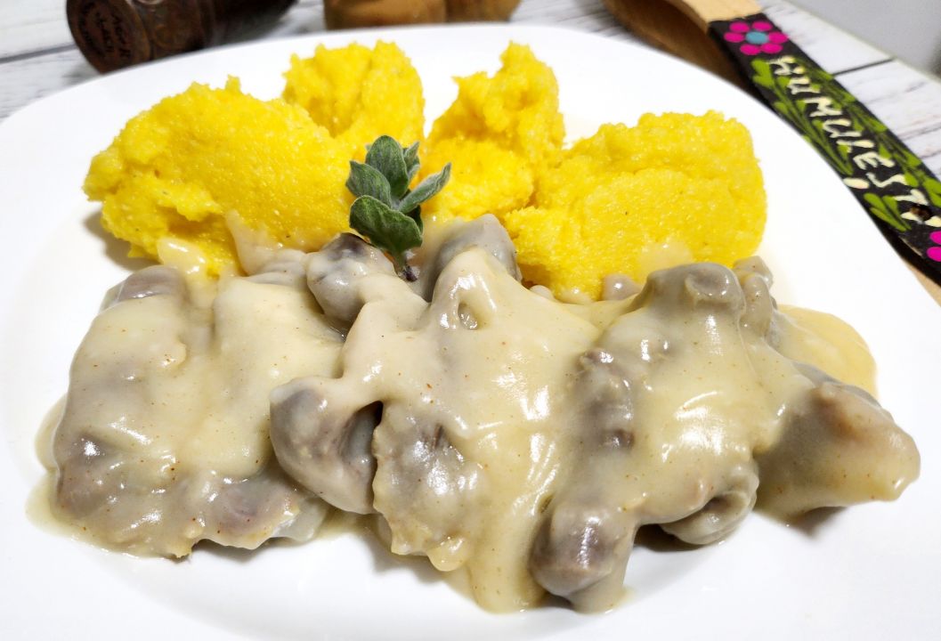 Ciulama cu pipote - Farfuria cu Gust - Retete culinare din intreaga lume