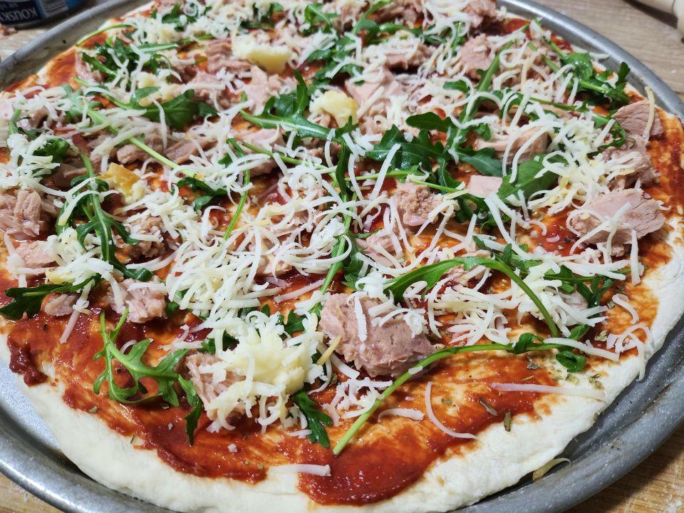 Pizza cu ton si rucola - Farfuria cu Gust - Retete culinare din ...