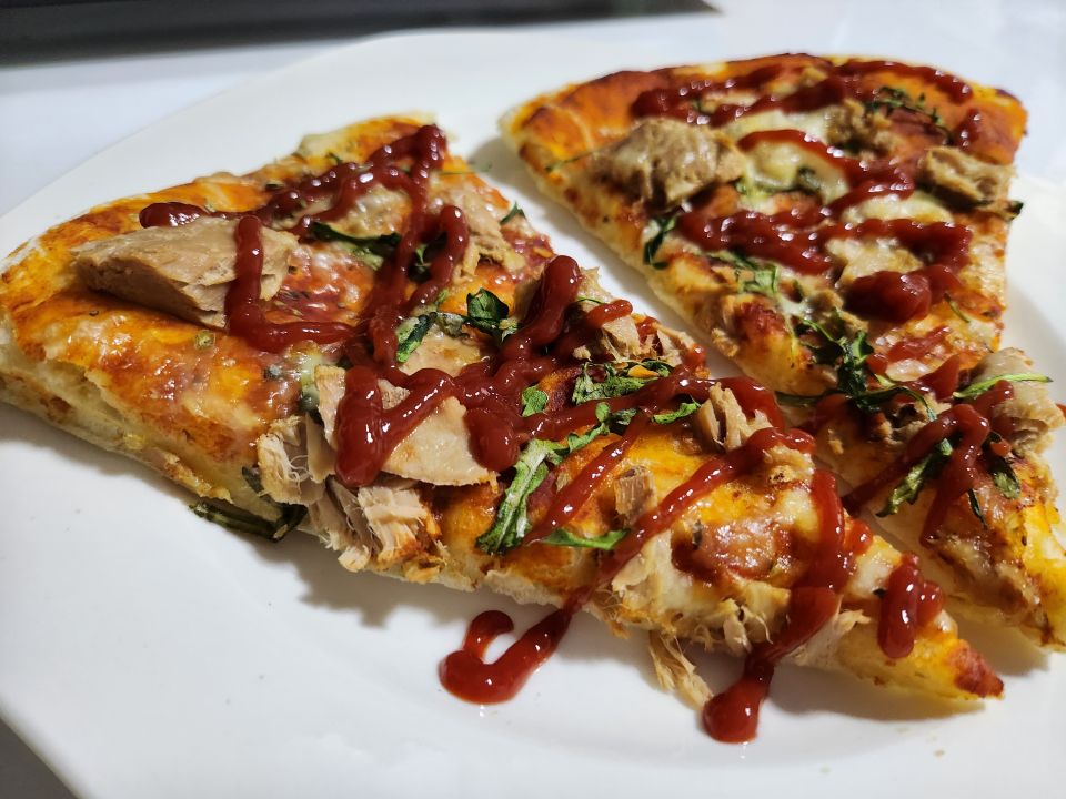Pizza cu ton si rucola - Farfuria cu Gust - Retete culinare din ...