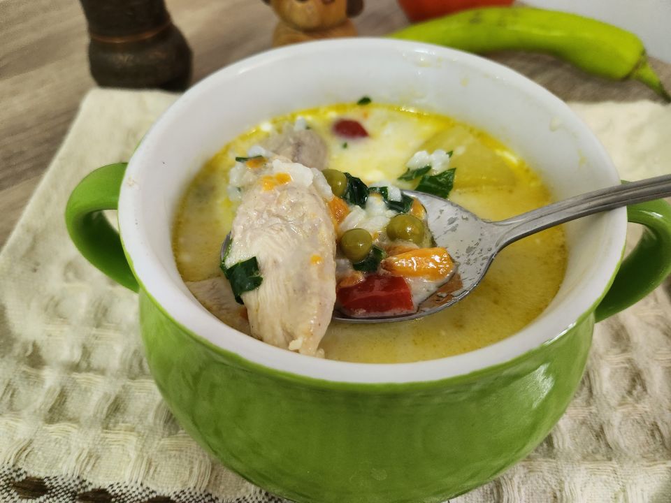 Ciorba de pui cu smantana - Farfuria cu Gust - Retete culinare din ...