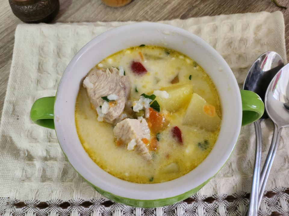 Ciorba de pui cu smantana - Farfuria cu Gust - Retete culinare din ...