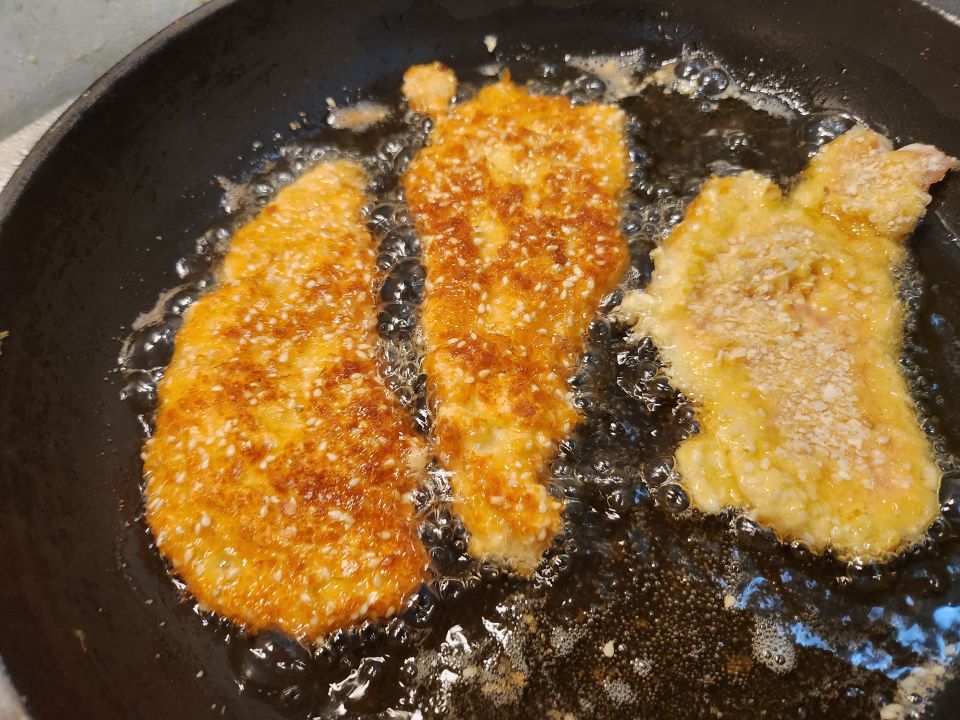 Snitele de pui cu fulgi de cartofi - Farfuria cu Gust - Retete culinare ...