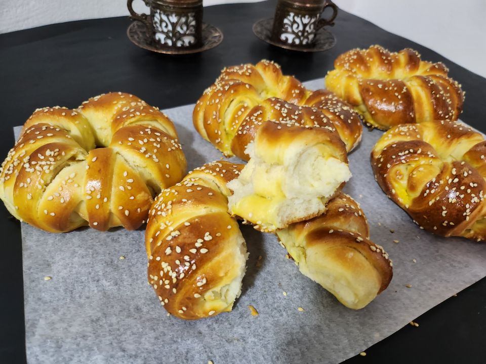 Covrigi pufosi cu unt - Farfuria cu Gust - Retete culinare din intreaga ...