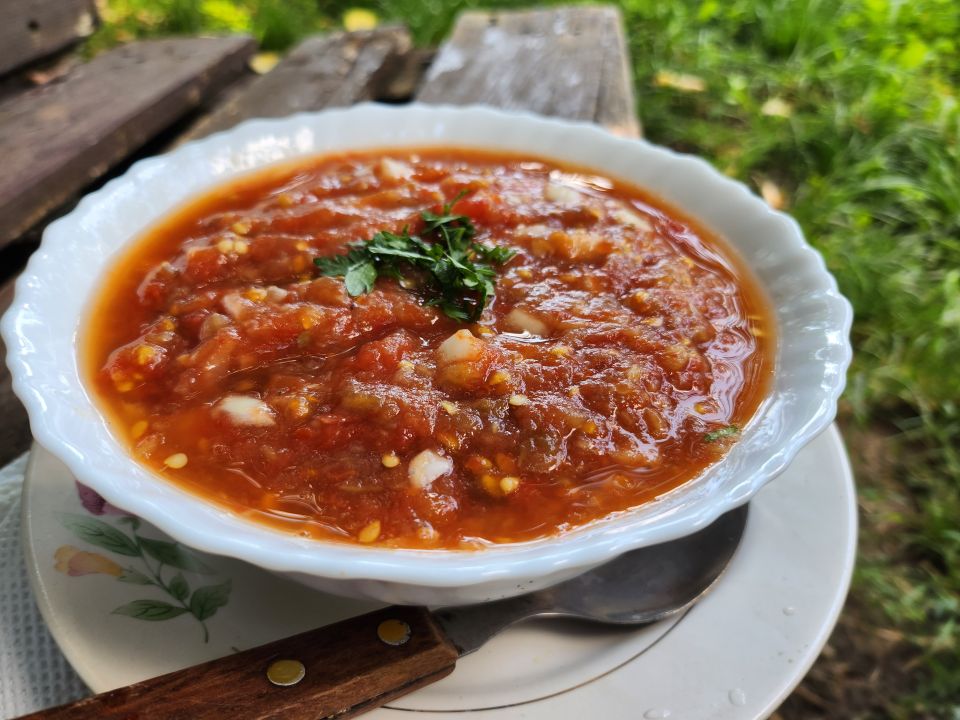 Garnitura pentru fripturi la gratar - salata de rosii coapte - Farfuria ...