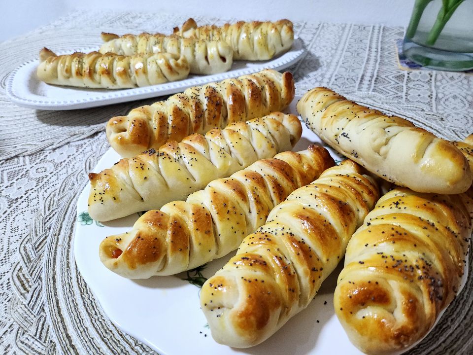 Crenvursti in aluat - Covridogi de casa - Farfuria cu Gust - Retete ...