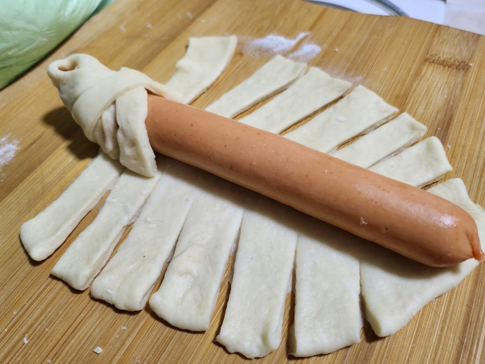Crenvursti in aluat - Covridogi de casa - Farfuria cu Gust - Retete ...