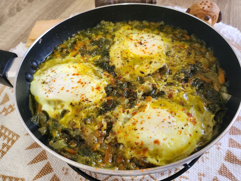 Mancare de spanac cu oua - Farfuria cu Gust - Retete culinare din ...