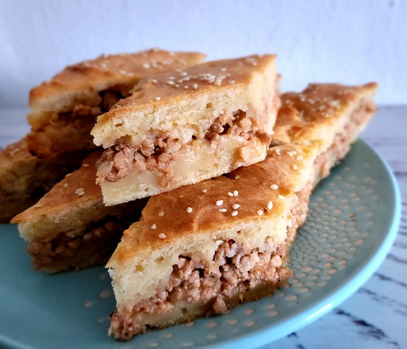Placinta aperitiv cu carne tocata - Farfuria cu Gust - Retete culinare ...