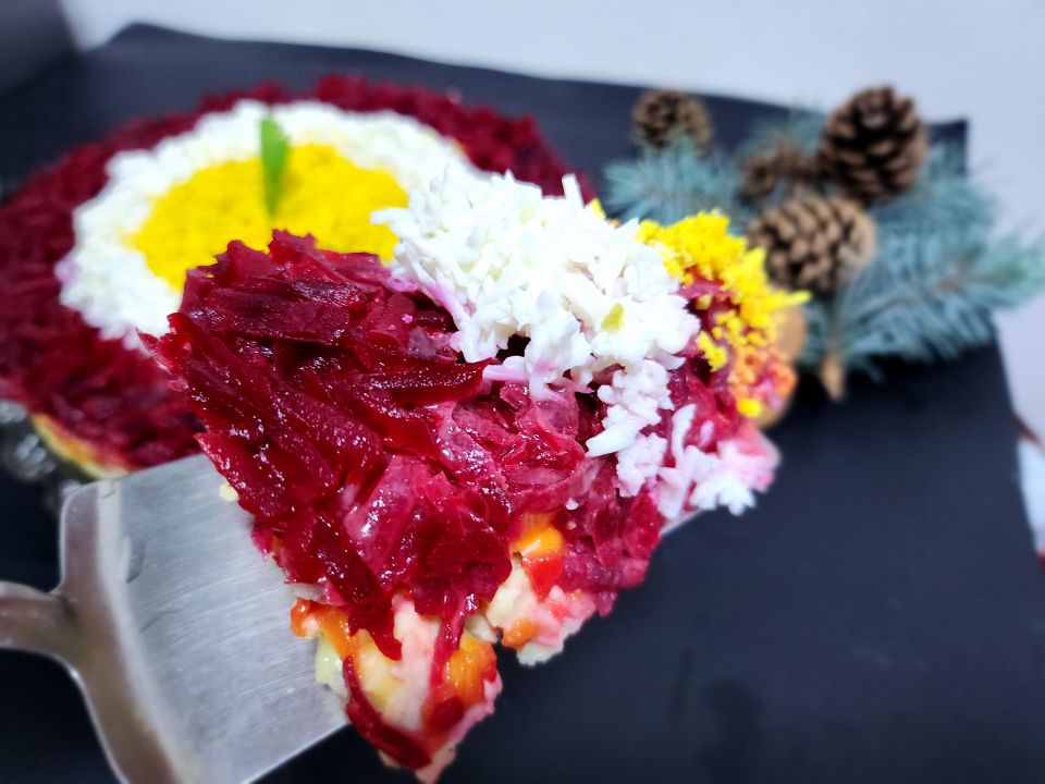 Suba- salata ruseasca cu sfecla rosie - Farfuria cu Gust - Retete ...