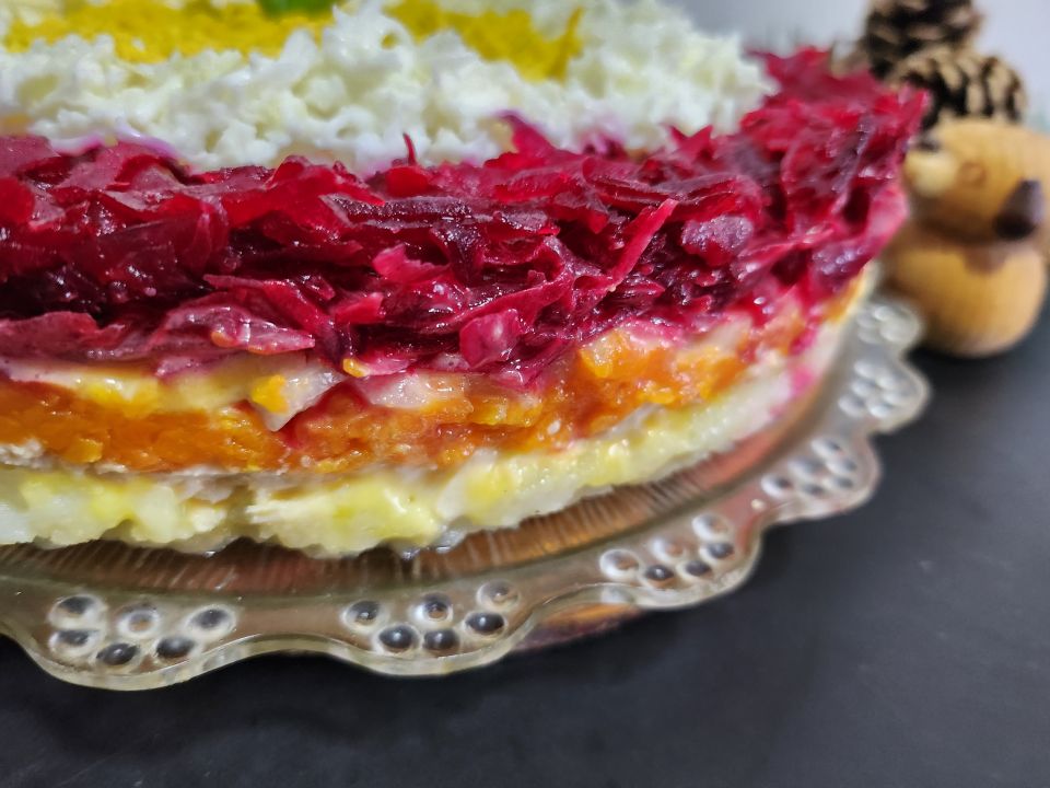 Suba- salata ruseasca cu sfecla rosie - Farfuria cu Gust - Retete ...