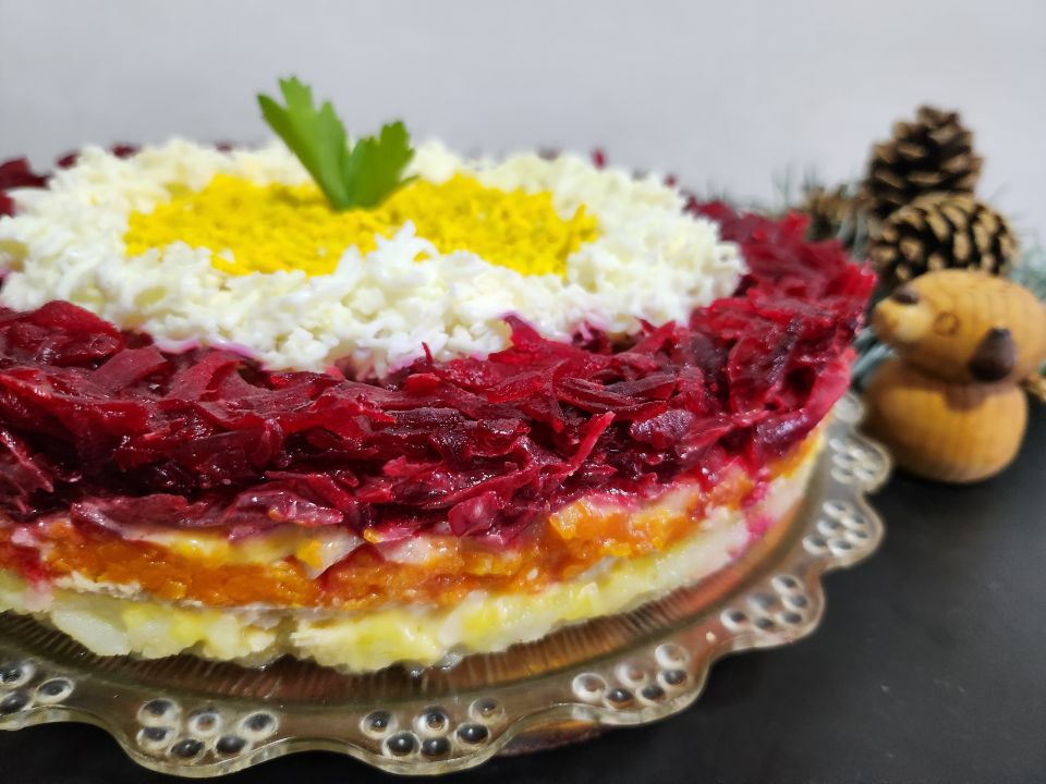 Suba- salata ruseasca cu sfecla rosie - Farfuria cu Gust - Retete ...