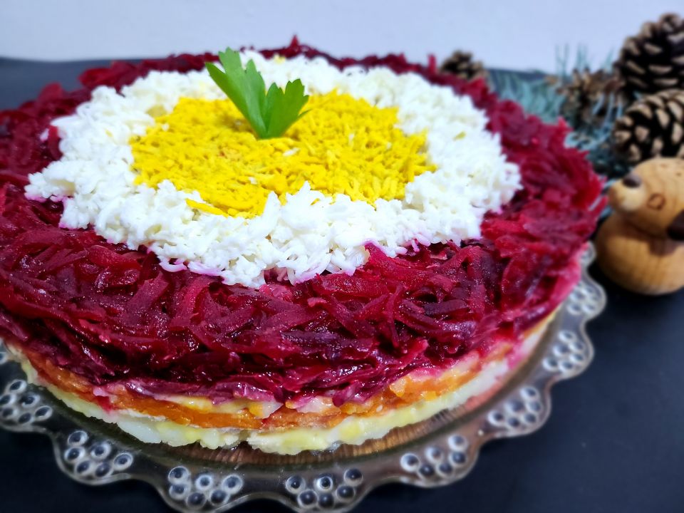 Suba- salata ruseasca cu sfecla rosie - Farfuria cu Gust - Retete ...