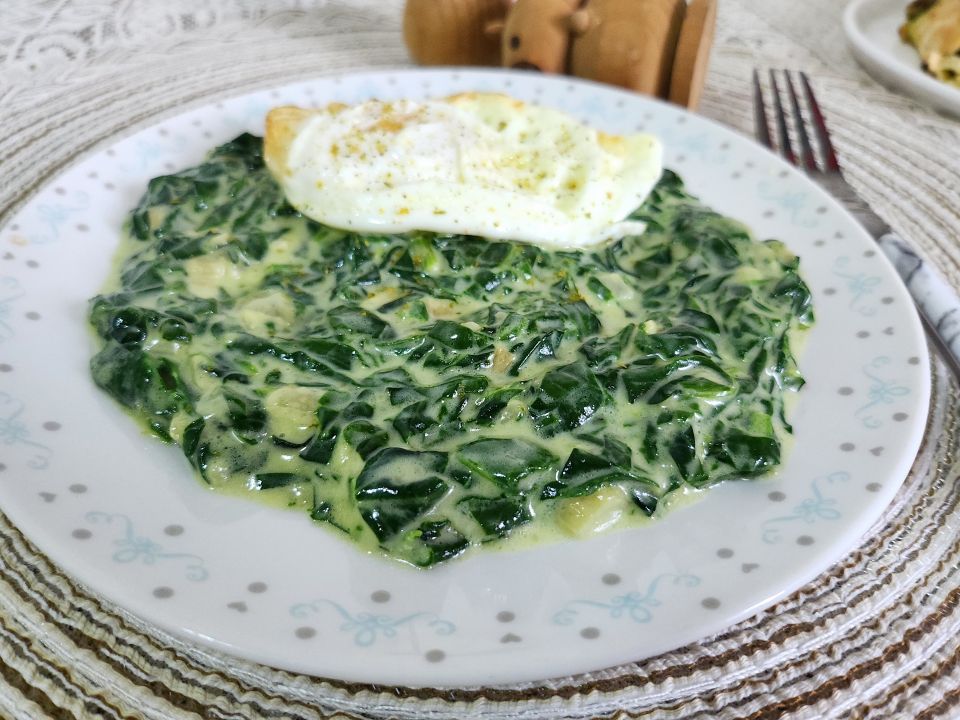 Mancare de spanac cu smantana - Farfuria cu Gust - Retete culinare din ...