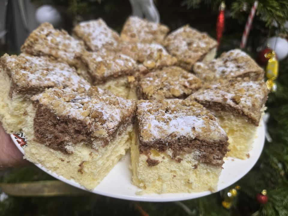 Chec pufos la tava - Farfuria cu Gust - Retete culinare din intreaga lume