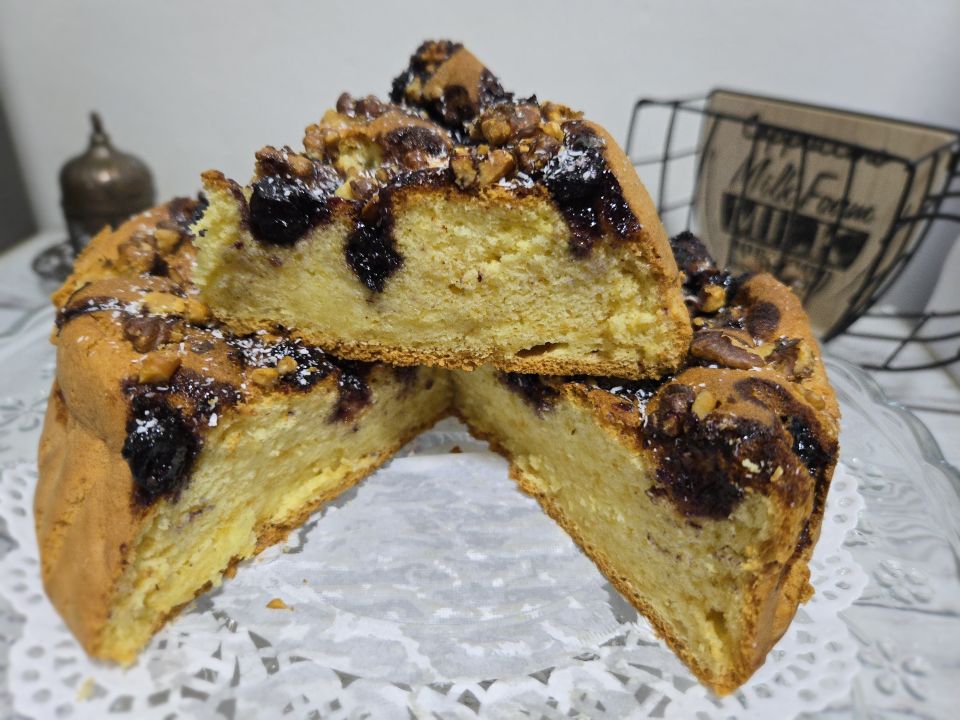 Pandispan cu dulceata de afine si nuci - Farfuria cu Gust - Retete ...