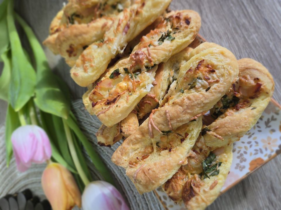 Rasucite cu branza si cascaval - Farfuria cu Gust - Retete culinare din ...