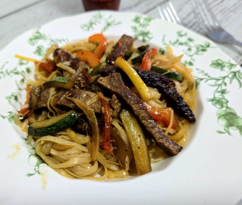 Taietei chinezesti cu carne de vita - Farfuria cu Gust - Retete ...