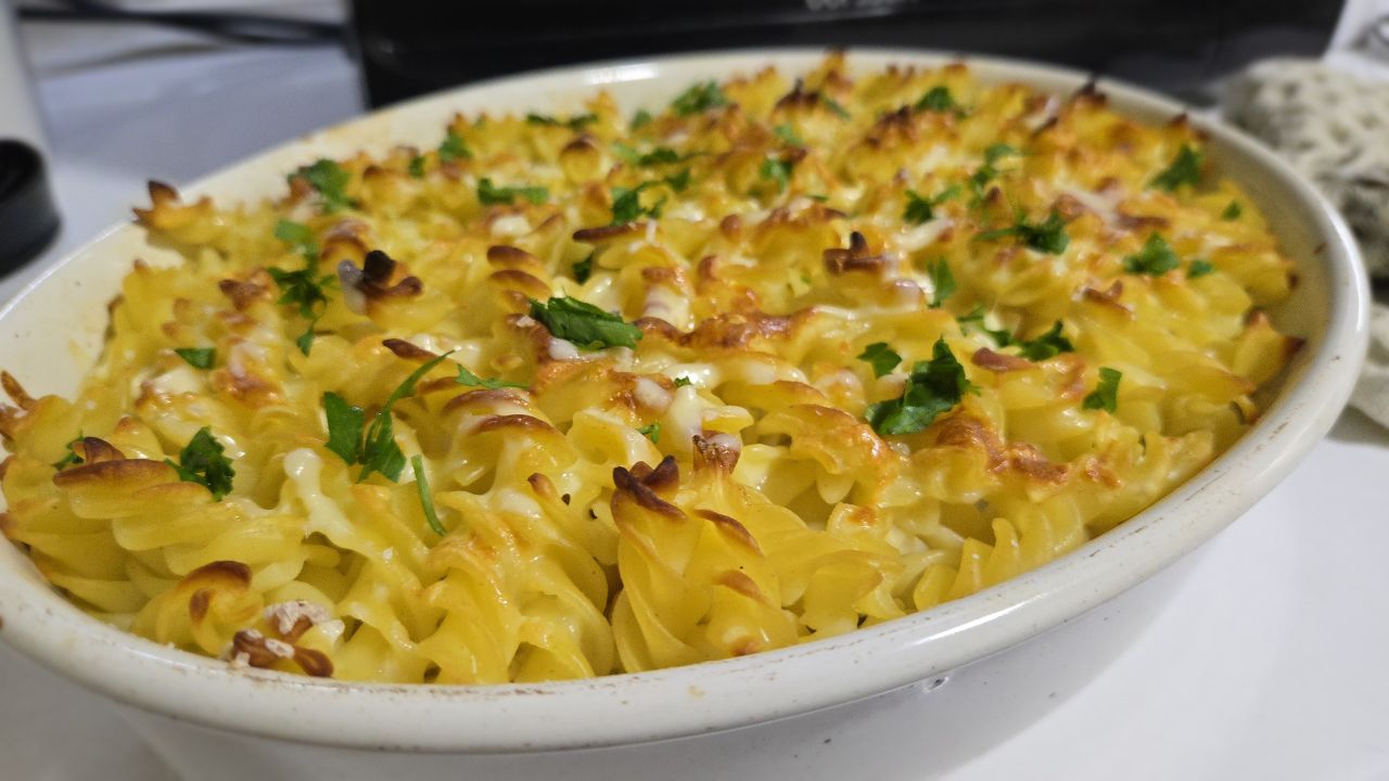 Paste Fusilli cu piept de pui la cuptor - Farfuria cu Gust - Retete ...