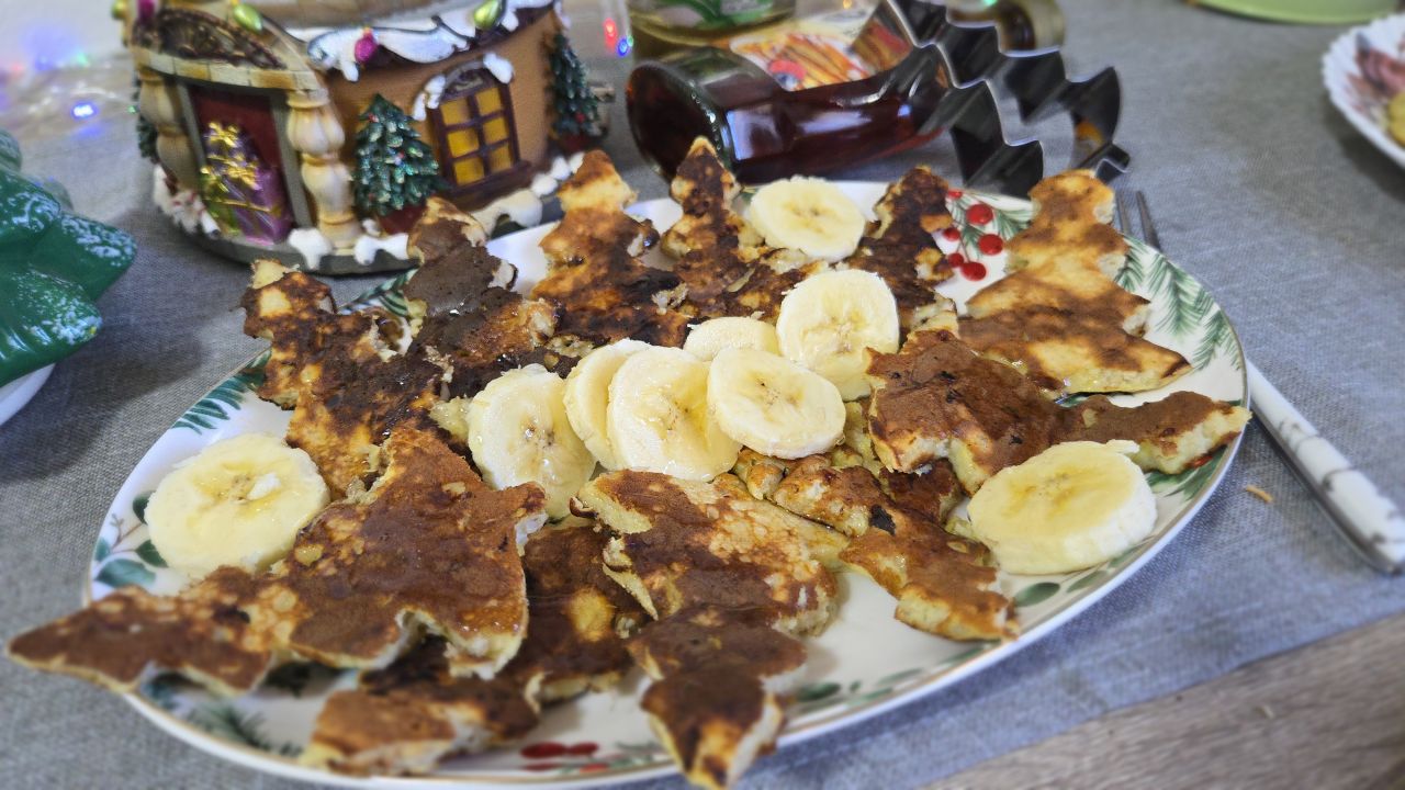 Pancakes rapide fara zahar Braduti de Craciun - Farfuria cu Gust ...